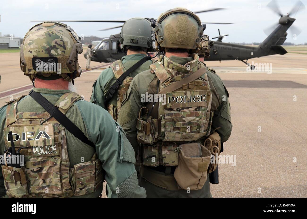 Members of the Drug Enforcement Administration’s special response team ...