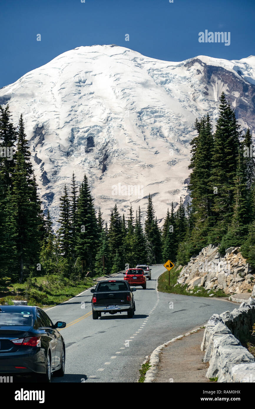 Traffic on the way to famous mountain near Seattle Stock Photo - Alamy