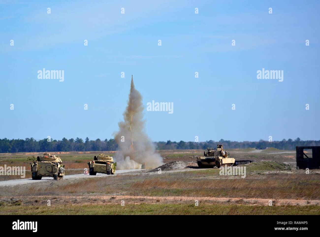 M1 assault breacher vehicle hi-res stock photography and images - Alamy