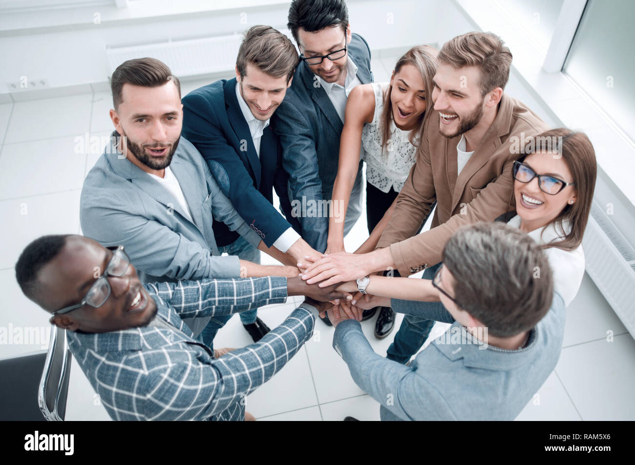 close up.modern business team standing in a circle Stock Photo - Alamy
