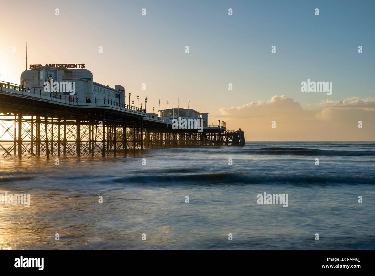Sunrise worthing pier hi-res stock photography and images - Alamy