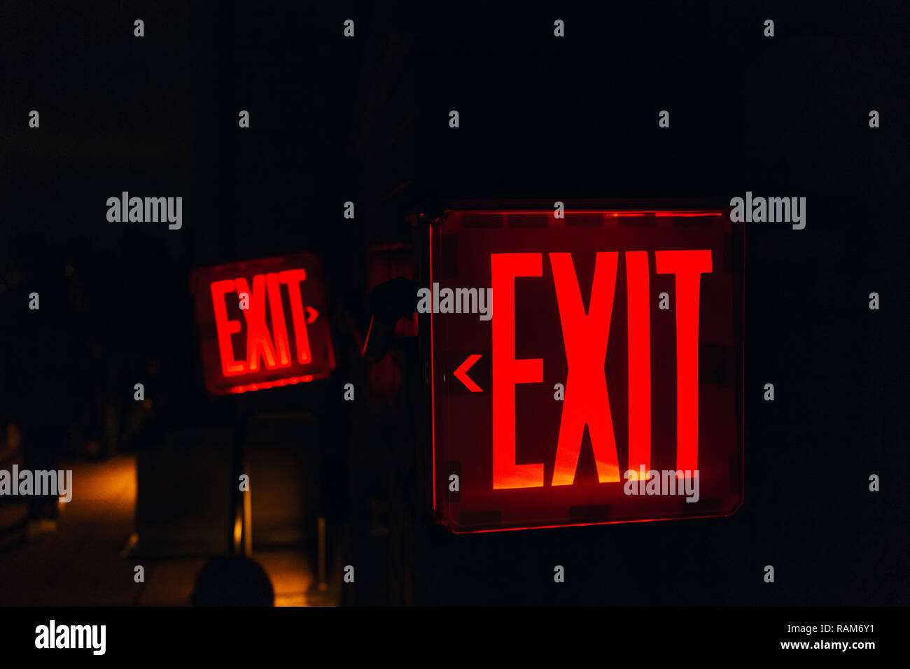 Red exit sign hi-res stock photography and images - Alamy
