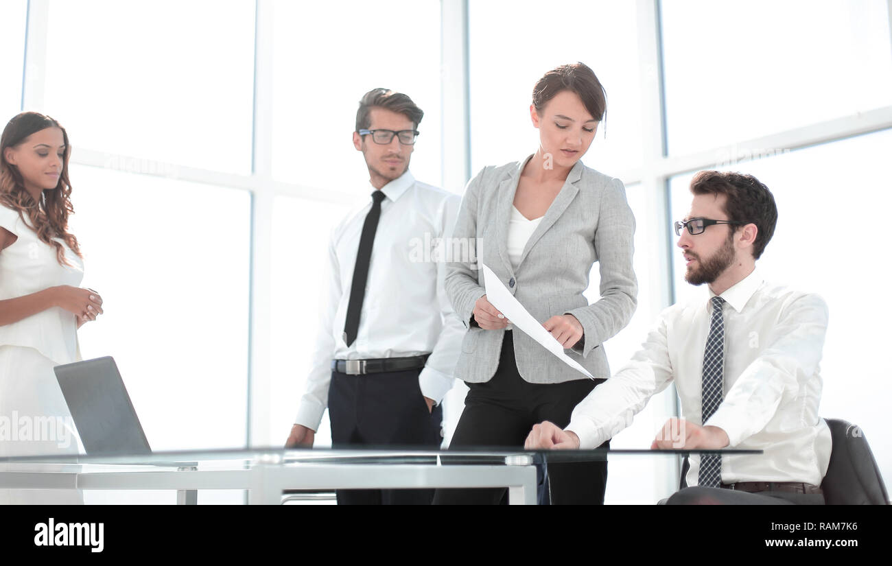assistant shows the boss working paper Stock Photo - Alamy