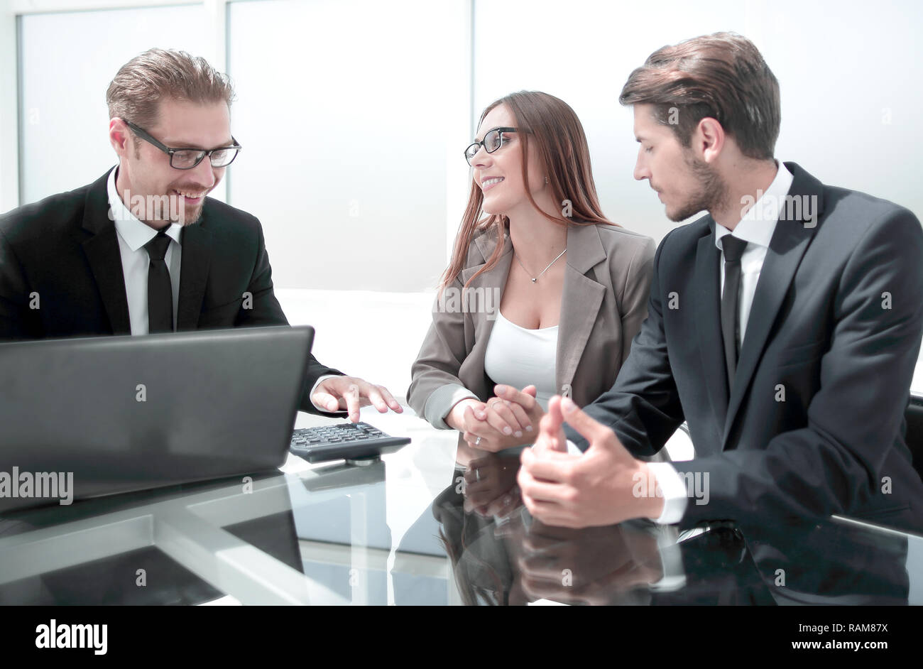 Businesswoman presenting to colleagues at a meeting Stock Photo - Alamy