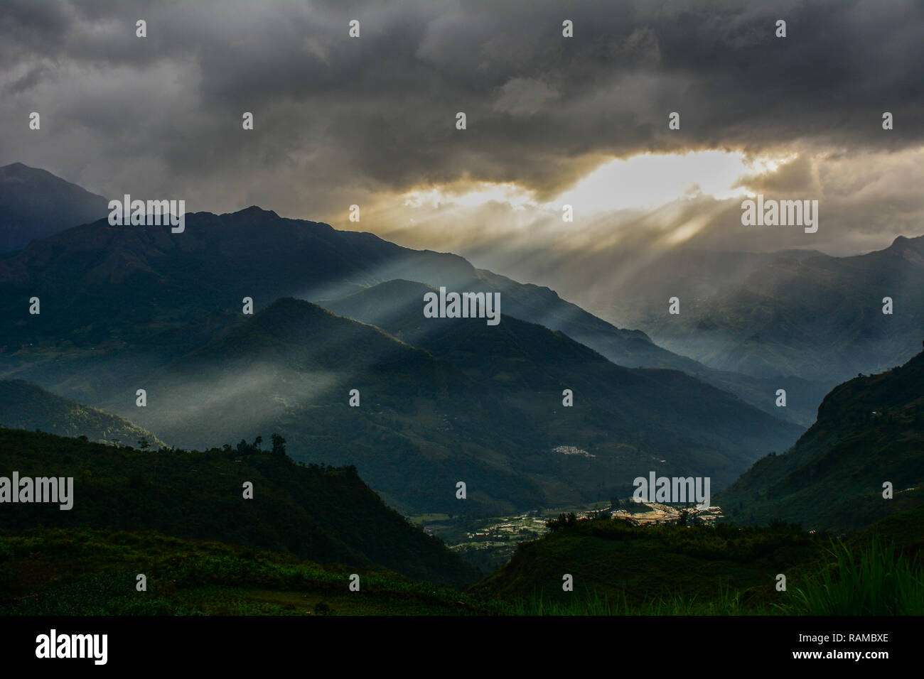 Mountain landscape (Mount Fansipan) at sunset in Northern Vietnam Stock ...