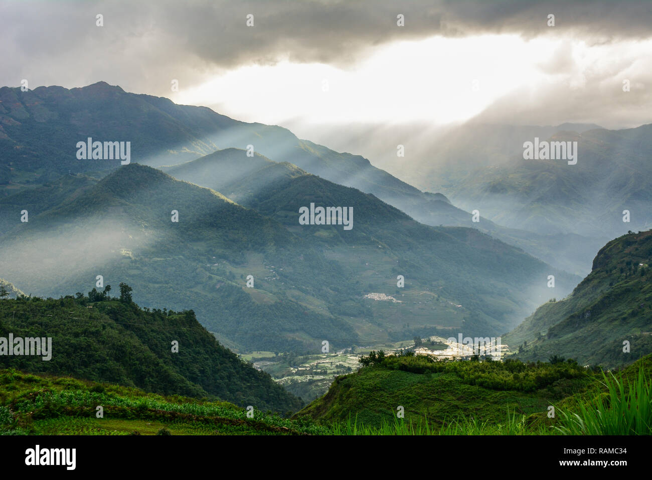 Mountain landscape (Mount Fansipan) at sunset in Northern Vietnam Stock ...