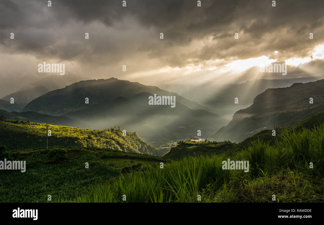 Mountain landscape (Mount Fansipan) at sunset in Northern Vietnam Stock ...