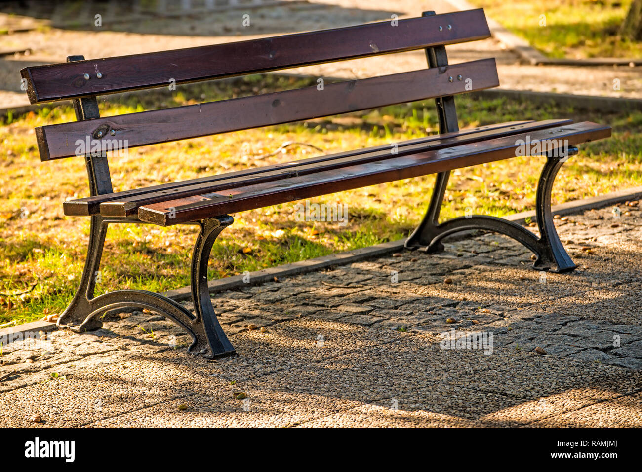 Park bench in the sun hi-res stock photography and images - Alamy