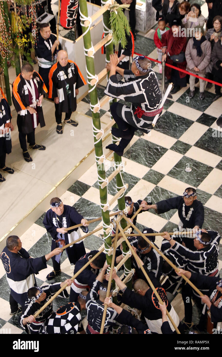 Tokyo, Japan. 4th Jan, 2019. Dressed in traditional Japanese fire ...