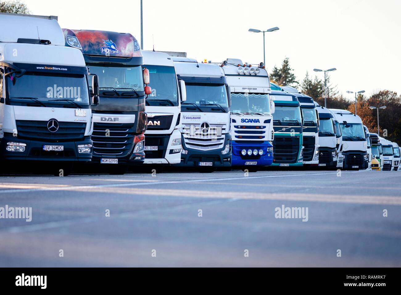 Professional truckers hi-res stock photography and images - Alamy