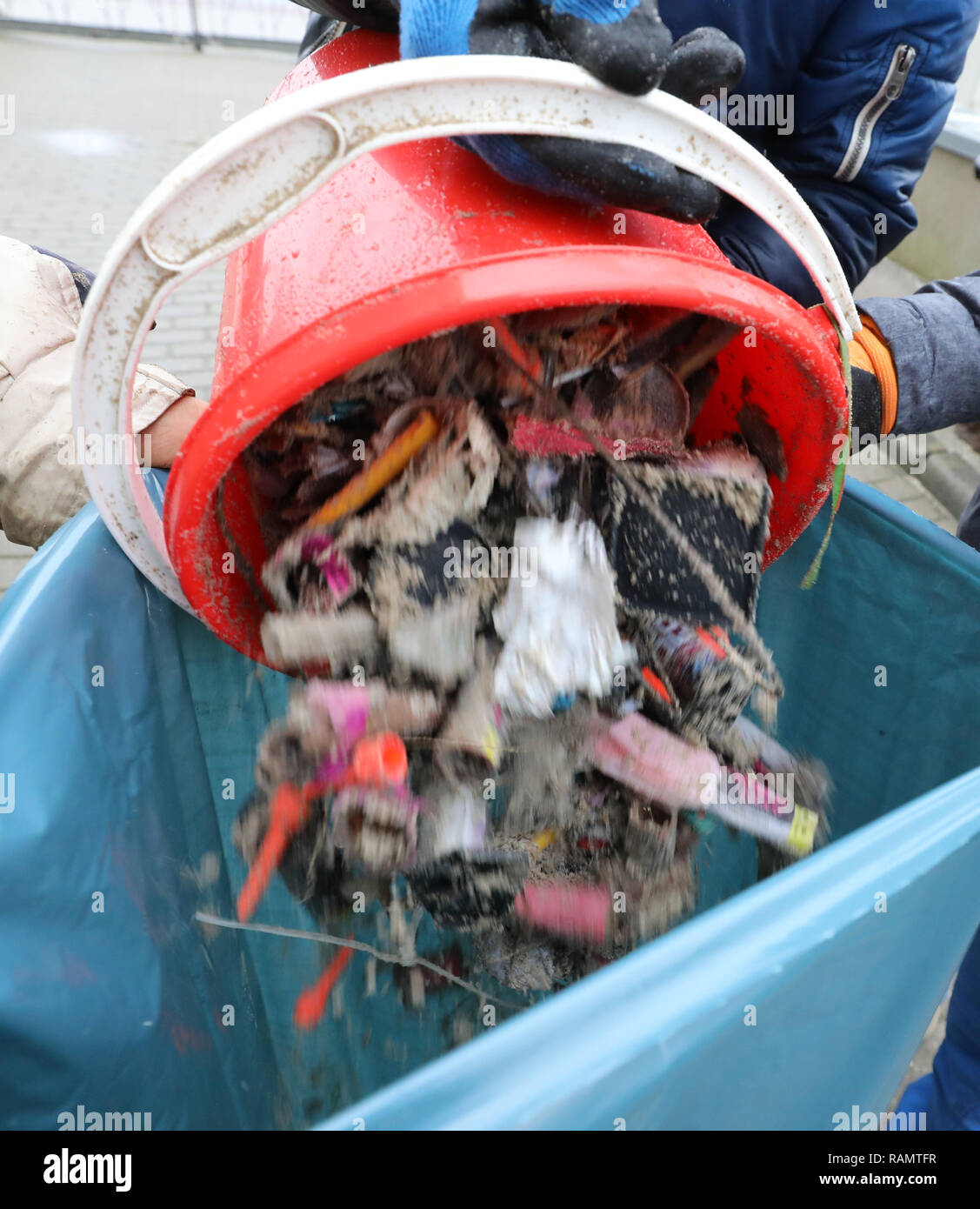 Waste sea removing hi-res stock photography and images - Alamy