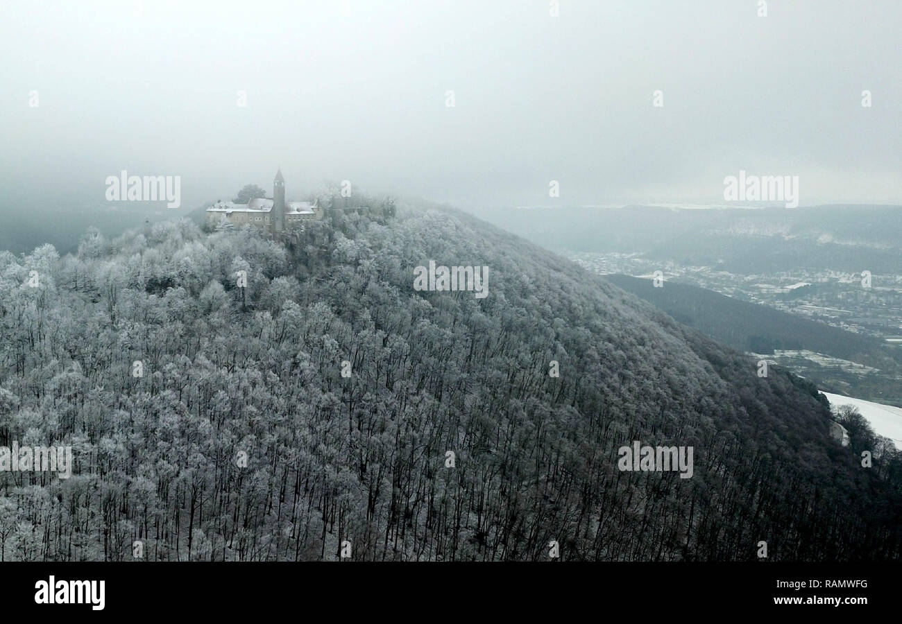 Owen, Germany. 04th Jan, 2019. Teck Castle is covered with a thin layer ...