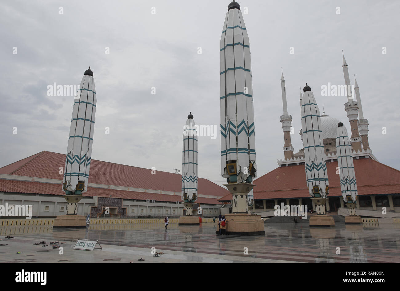 Semarang, Central Java, Indonesia. 2nd Jan, 2019. Residents are seen ...