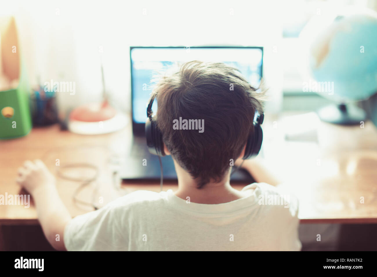Child computer back view school hi-res stock photography and images - Alamy