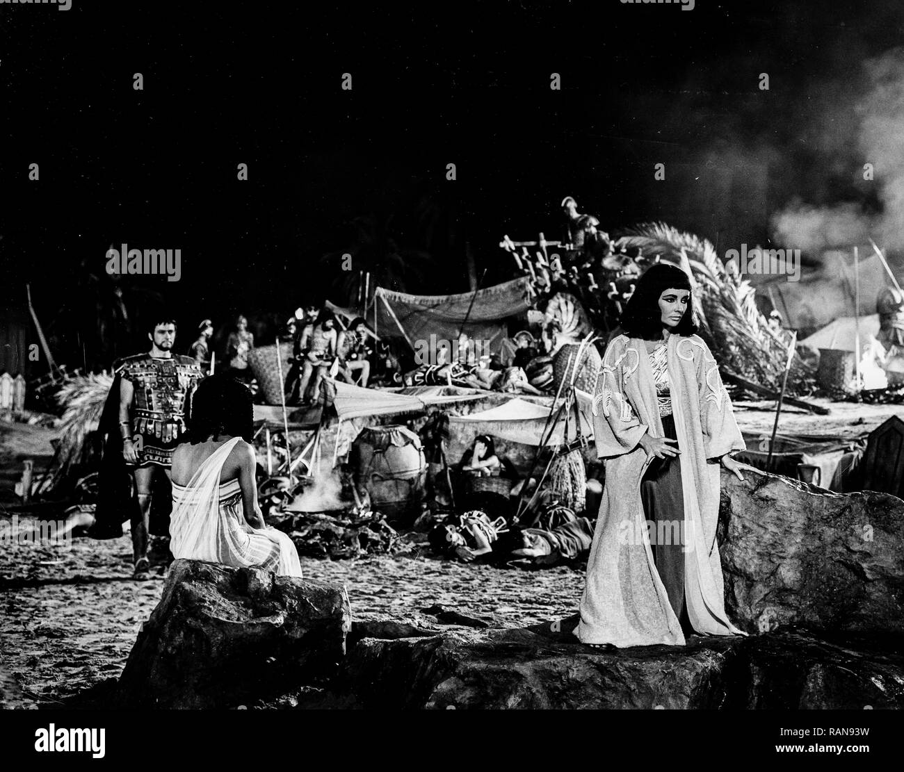 Cleopatra 1963 taylor hi-res stock photography and images - Alamy