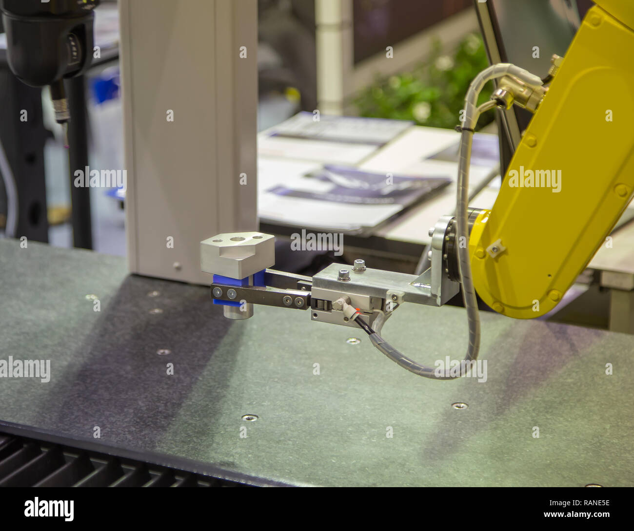 Robotic arm loading workpiece to CNC CMM Coordinate Measuring Robotic ...