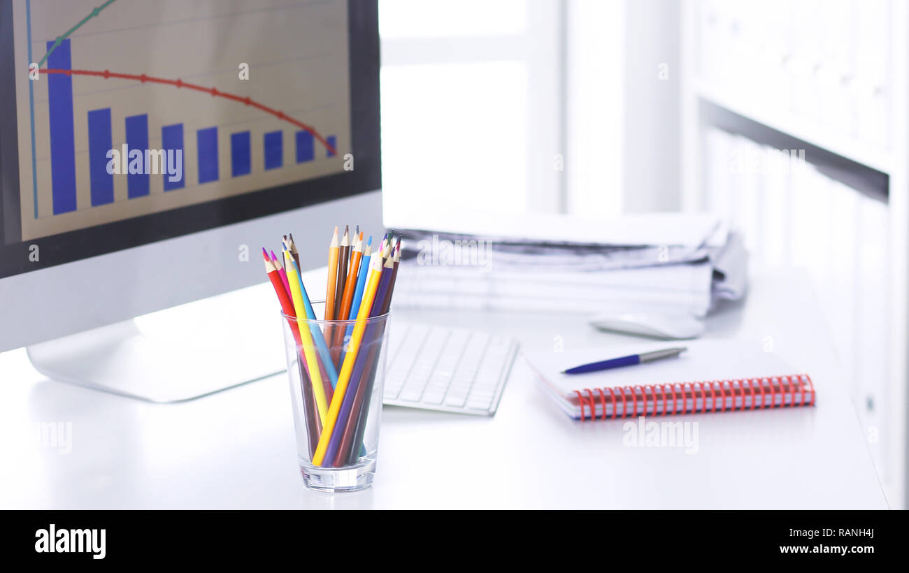 Computer desktop display documents hi-res stock photography and images ...