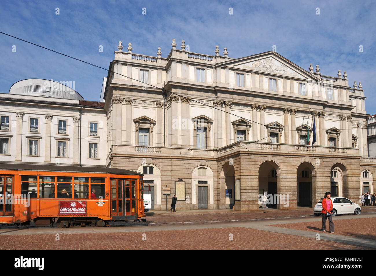 Around Italy - Piazza della Scala, Milan Stock Photo - Alamy