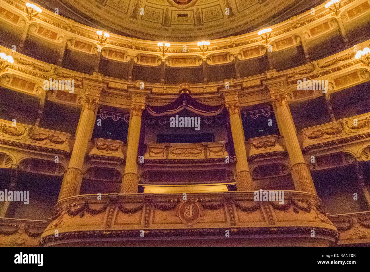 Oper dresden hi-res stock photography and images - Alamy