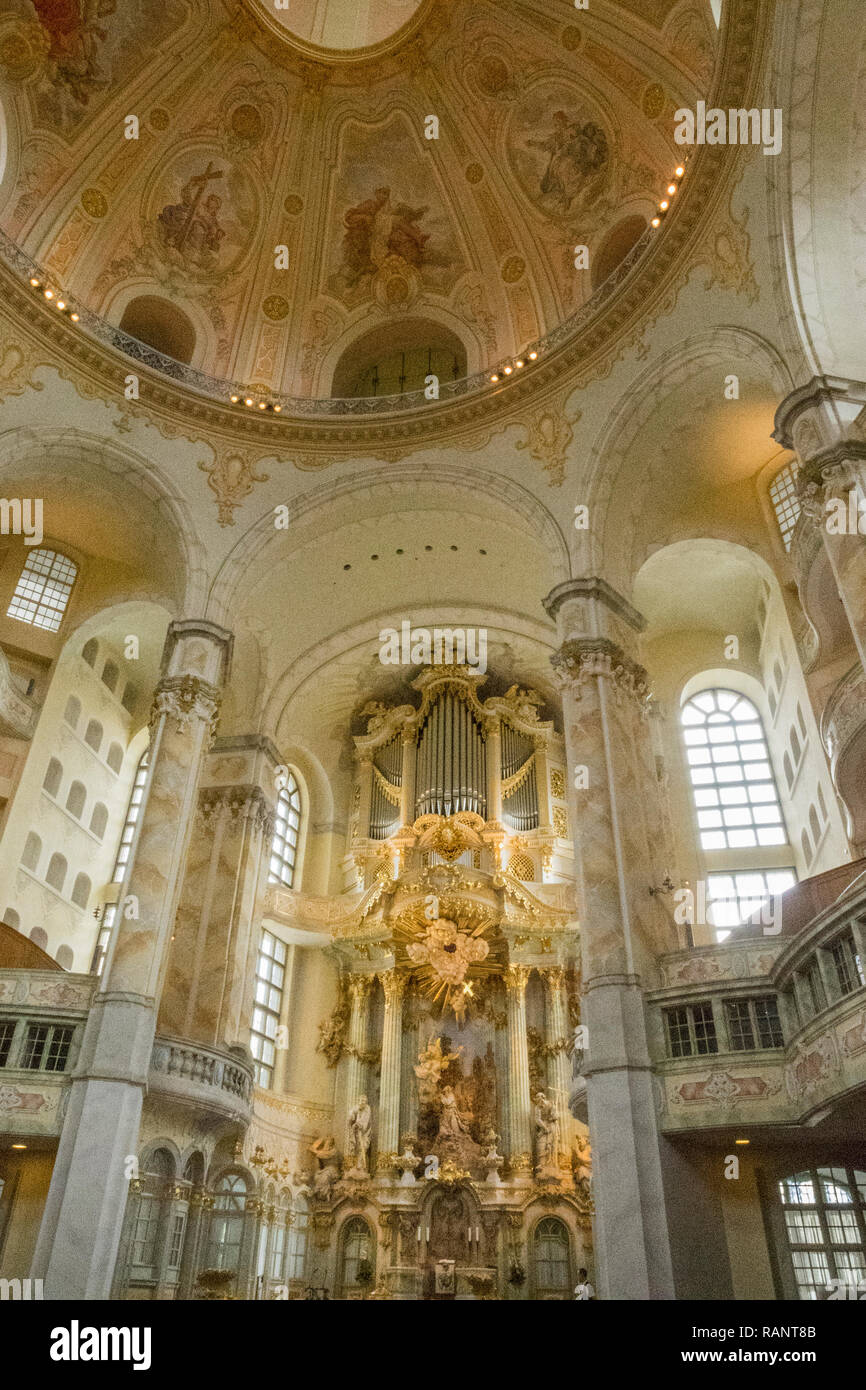 The dresden zwinger and the frauenkirche hi-res stock photography and ...