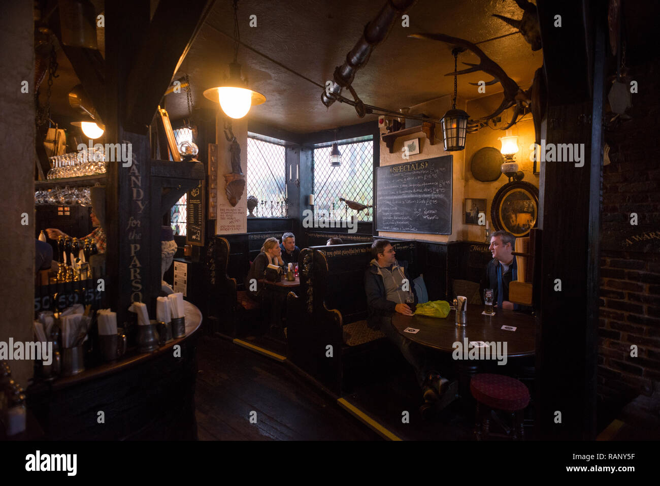 Traditional english pub interior hi-res stock photography and images ...