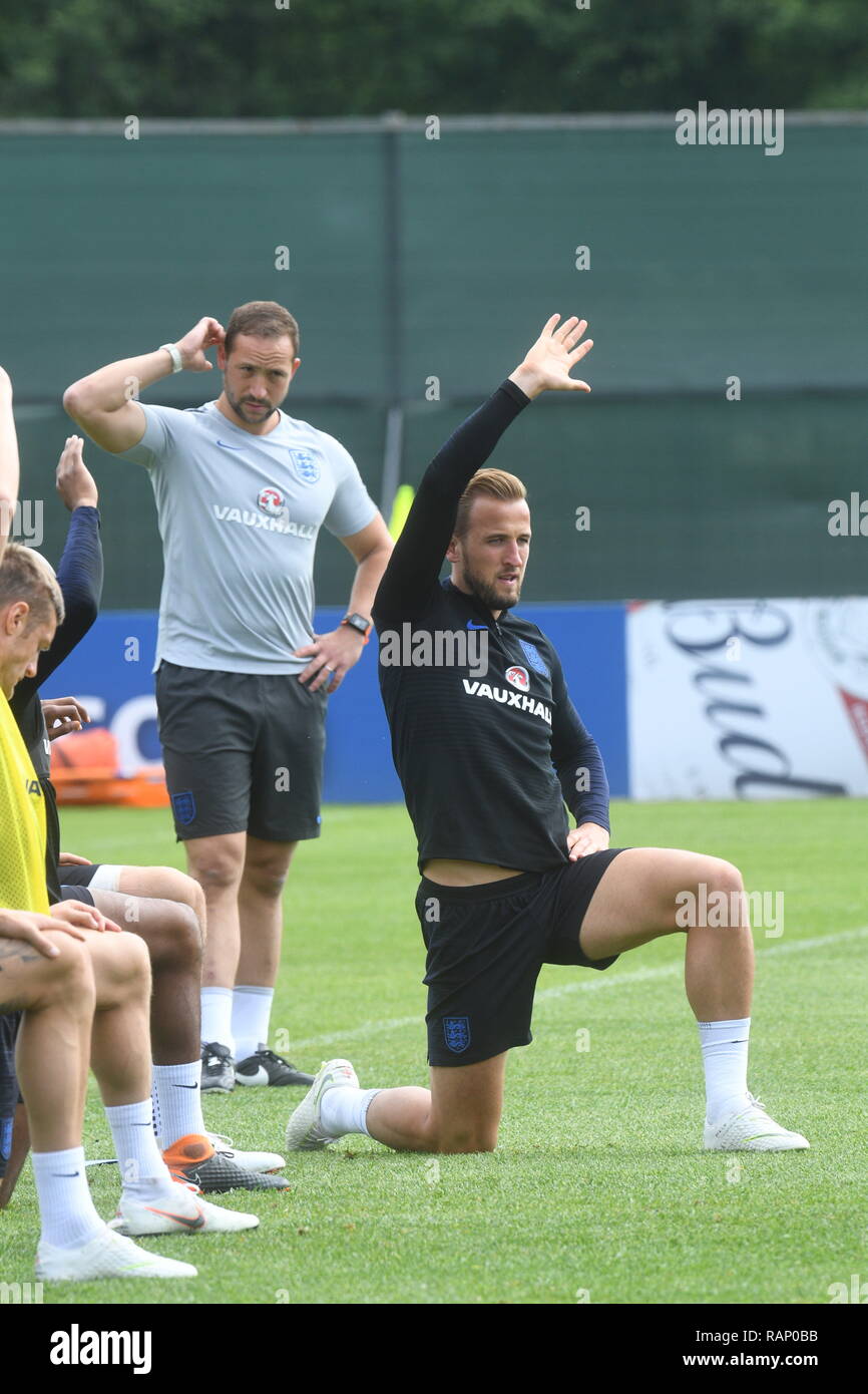 England football training harry kane hi-res stock photography and ...