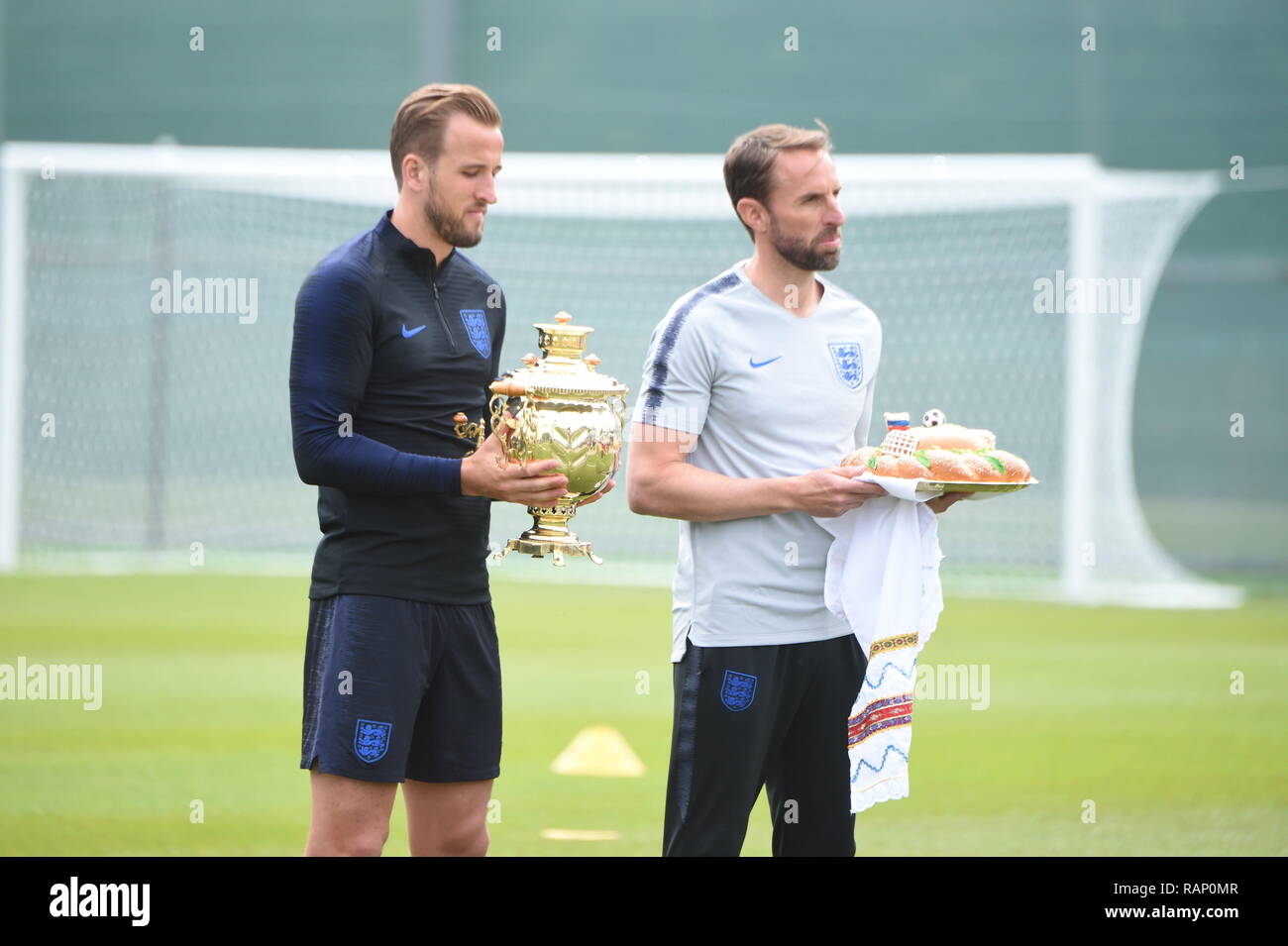 England football training harry kane hi-res stock photography and ...