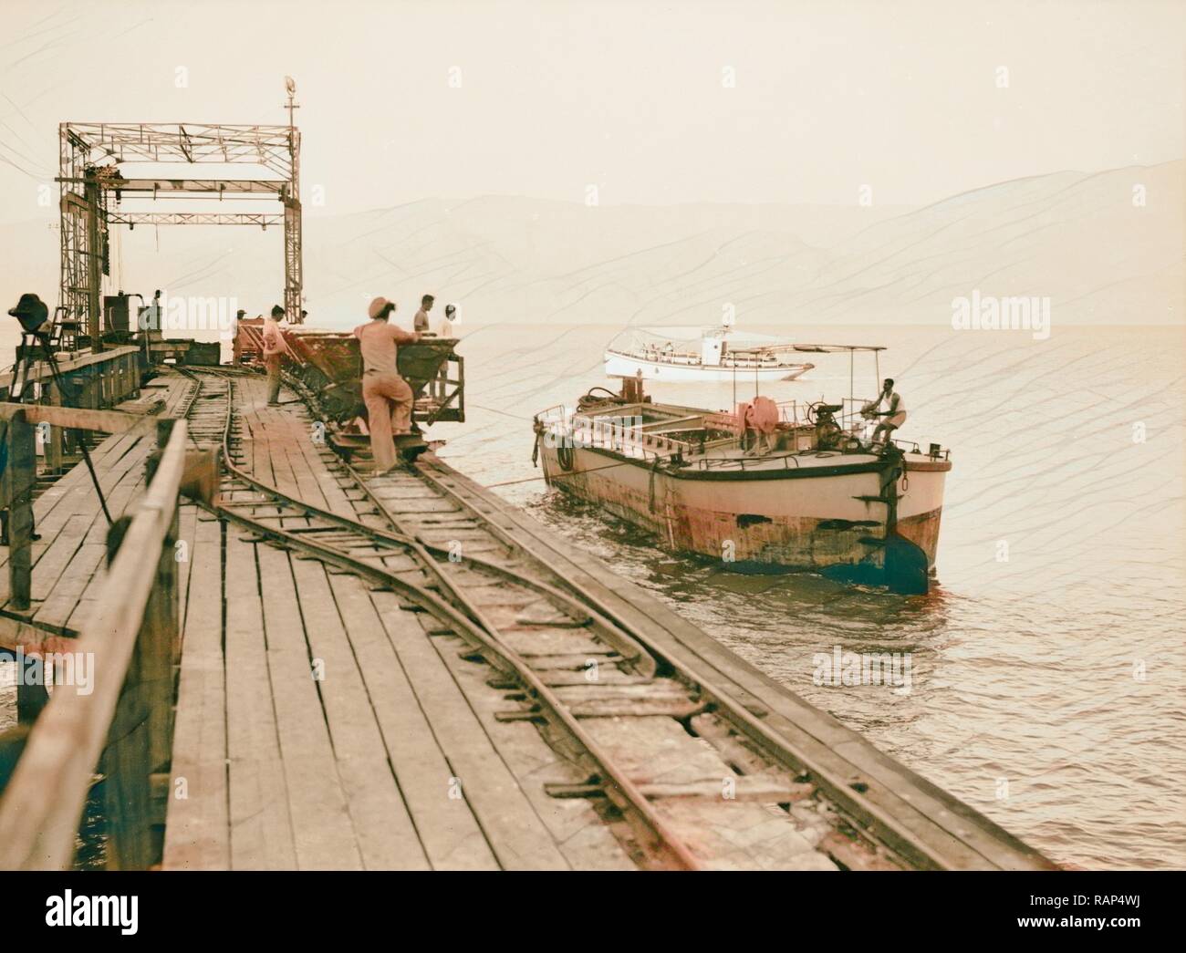 One hundred ton barge hi-res stock photography and images - Alamy