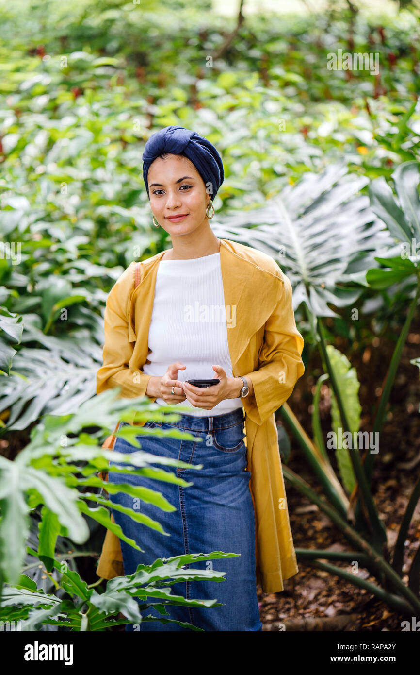 Malay woman hi-res stock photography and images - Alamy