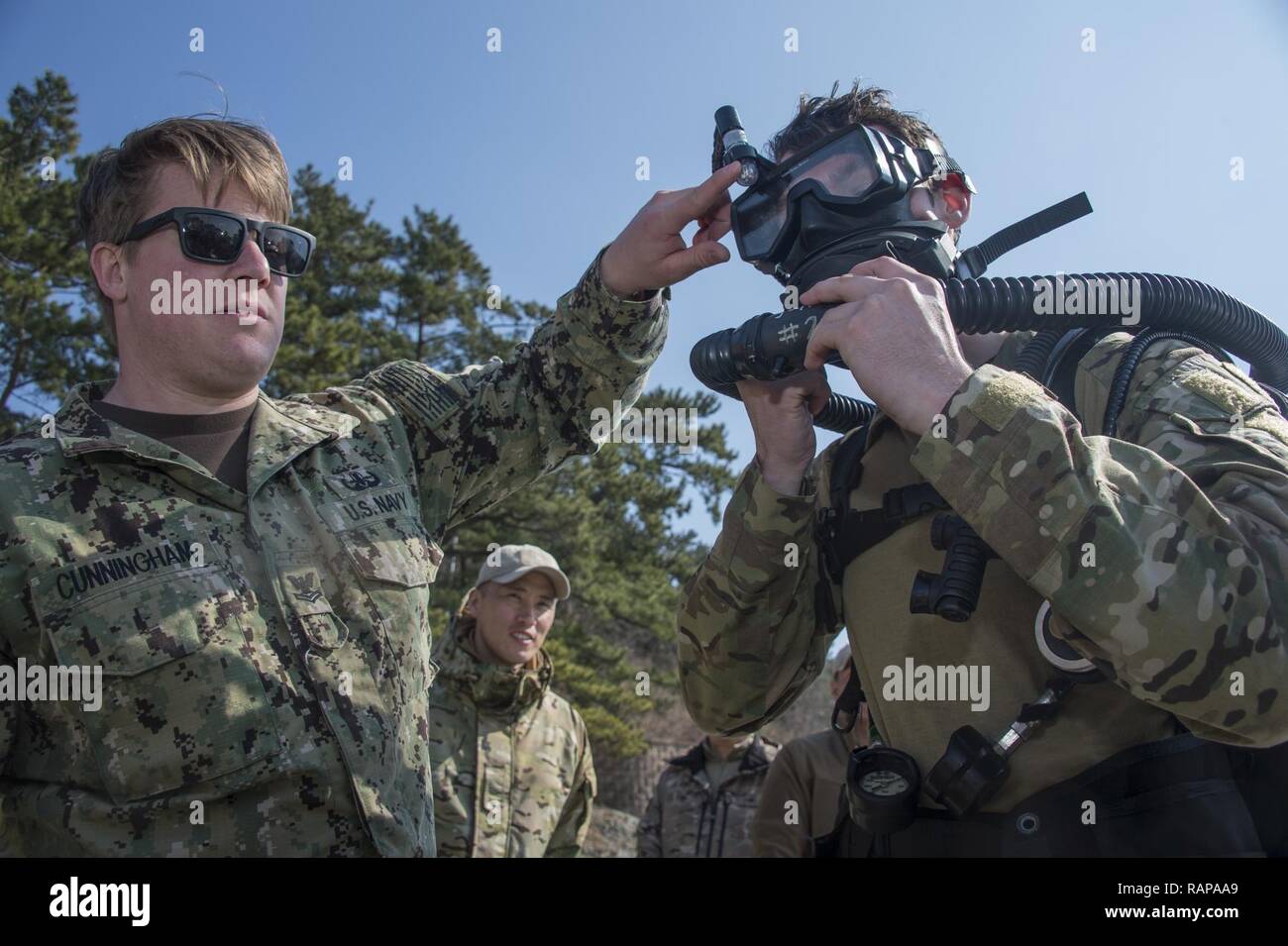 Eod mobile unit 5 platoon 501 hi-res stock photography and images - Alamy