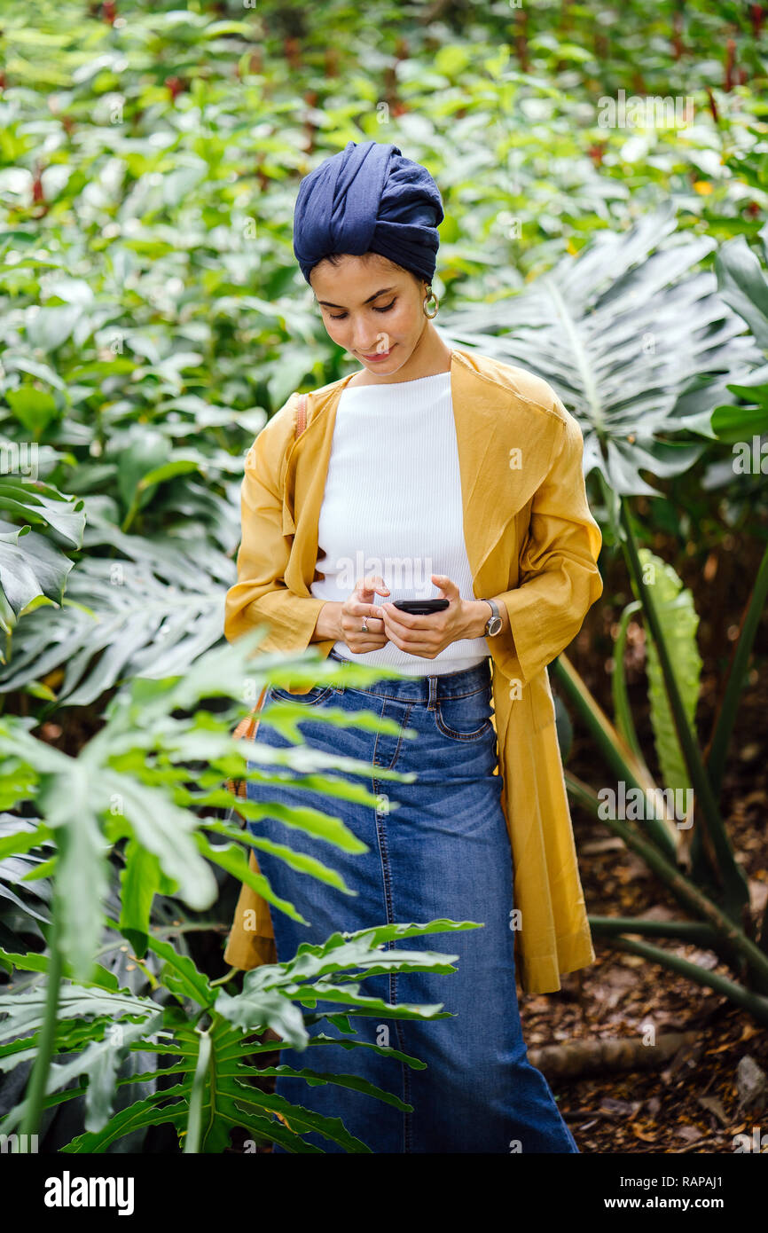 Malay woman hi-res stock photography and images - Alamy