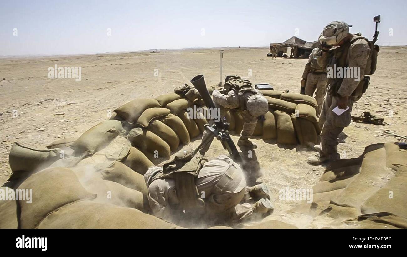 M252 81mm mortar system hi-res stock photography and images - Alamy