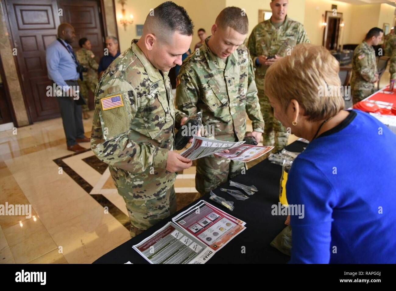 U.S. Army Reserve Soldiers from the 301st Military Police Company ...