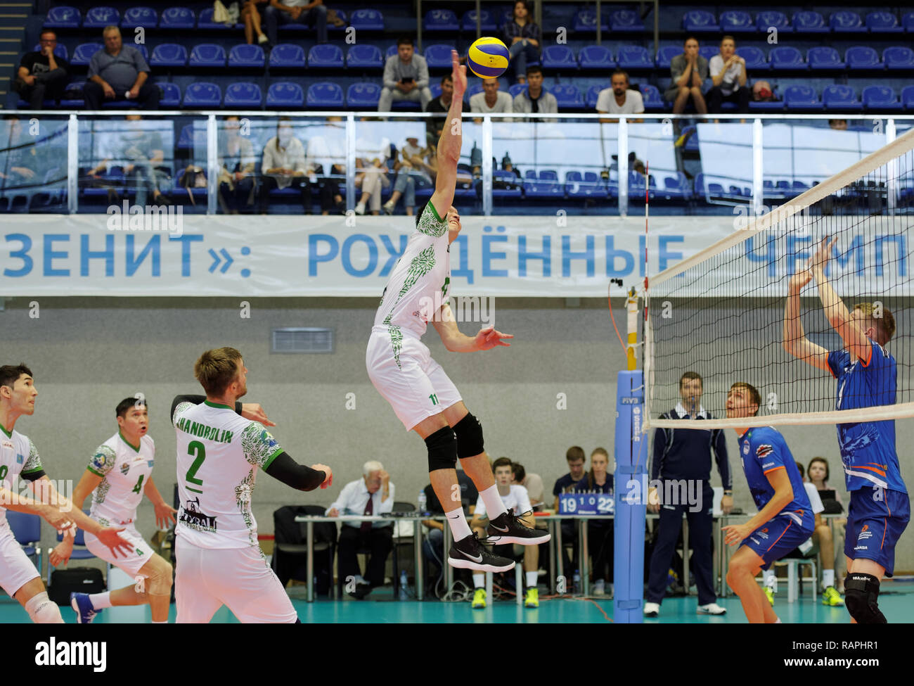 Volleyball attack hi-res stock photography and images - Alamy