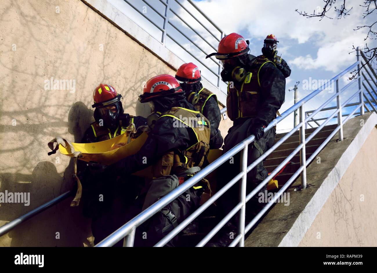 Marines with Search and Extraction Platoon, Chemical Biological ...