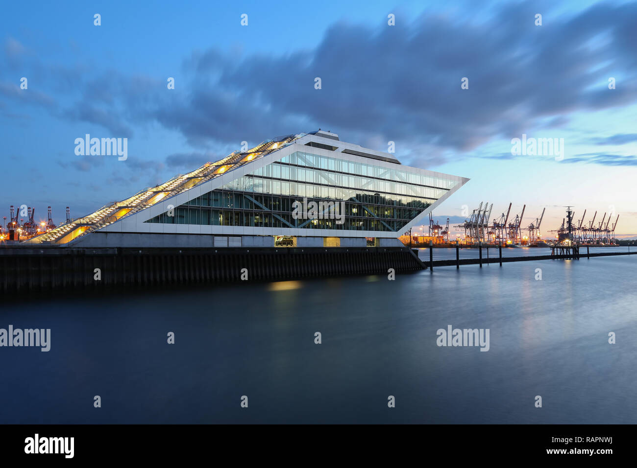 Boat building facility hi-res stock photography and images - Alamy