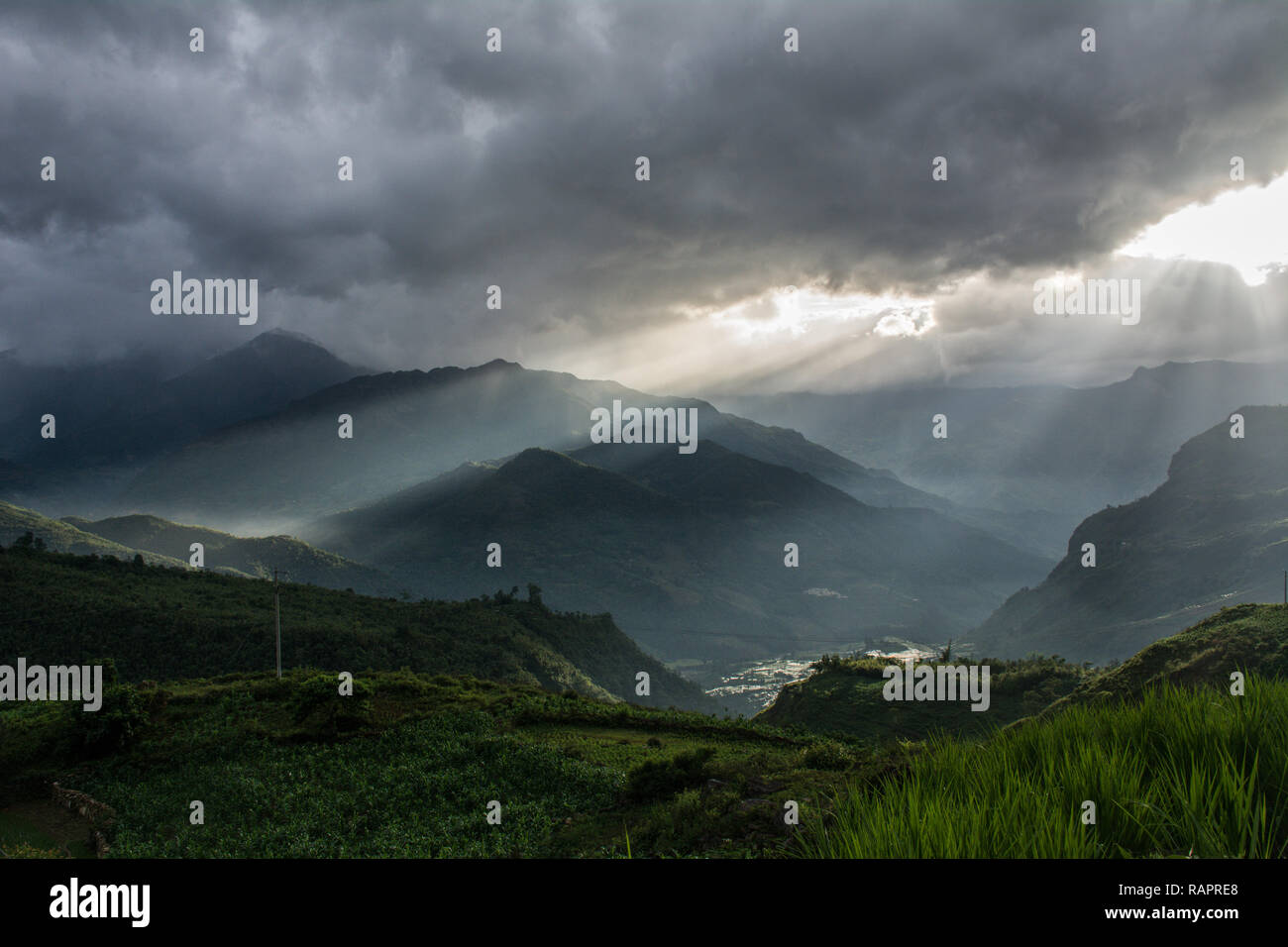 Mountain landscape (Mount Fansipan) at sunset in Northern Vietnam Stock ...