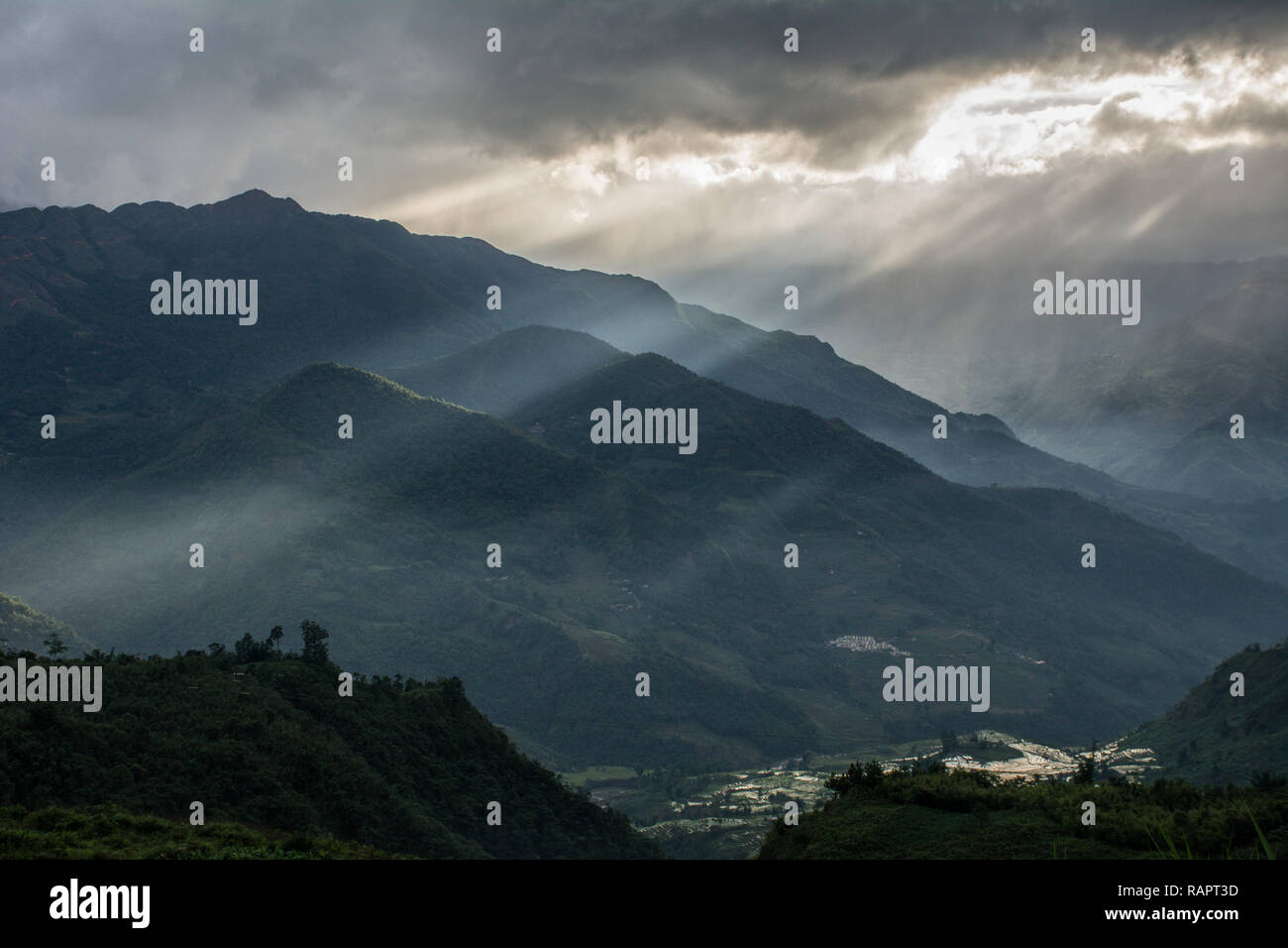 Mountain landscape (Mount Fansipan) at sunset in Northern Vietnam Stock ...