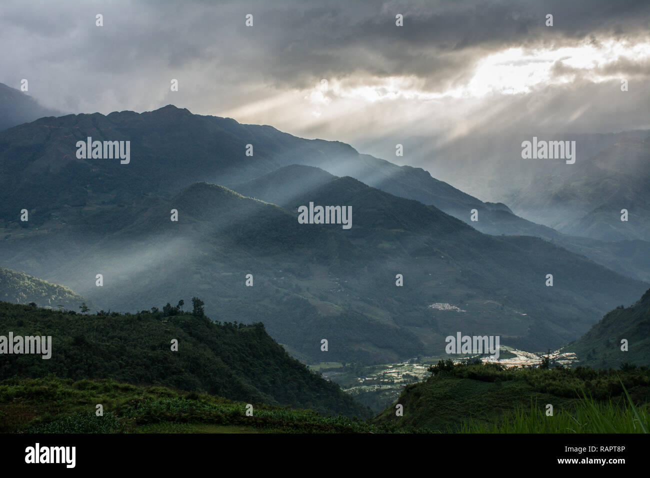 Mountain landscape (Mount Fansipan) at sunset in Northern Vietnam Stock ...