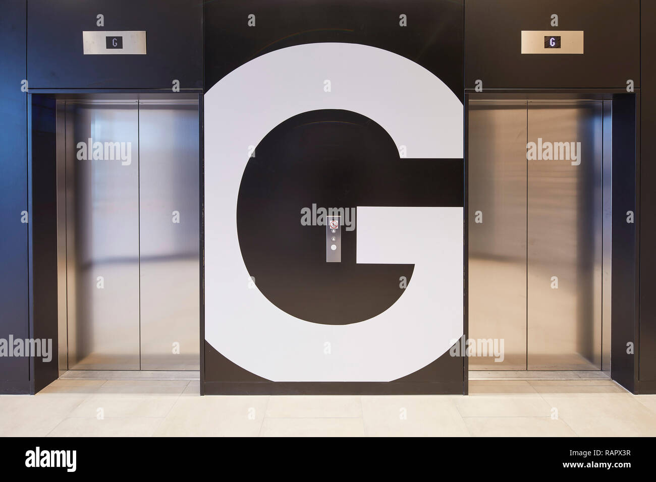 Lobby area hi-res stock photography and images - Alamy