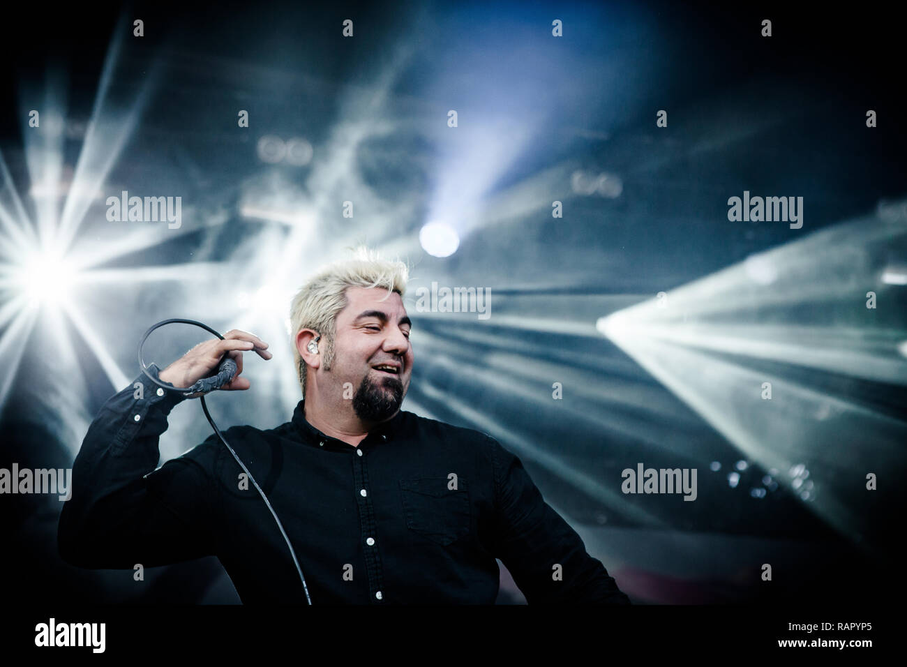 Lead singer band deftones hi-res stock photography and images - Alamy