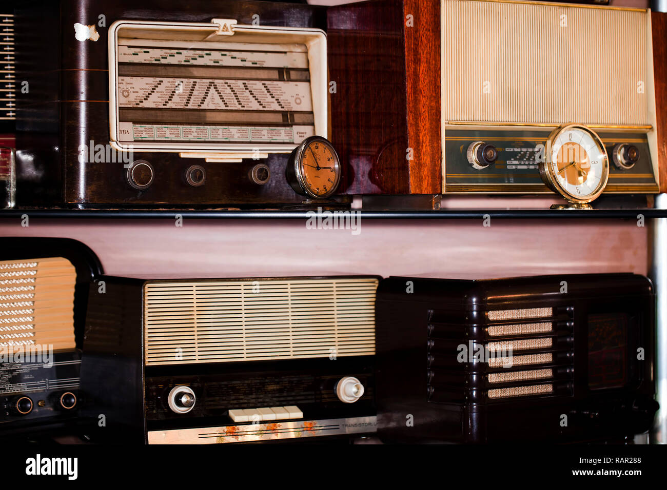 Retro Vintage Old Radio Nostalgia Object Photo Stock Photo - Alamy