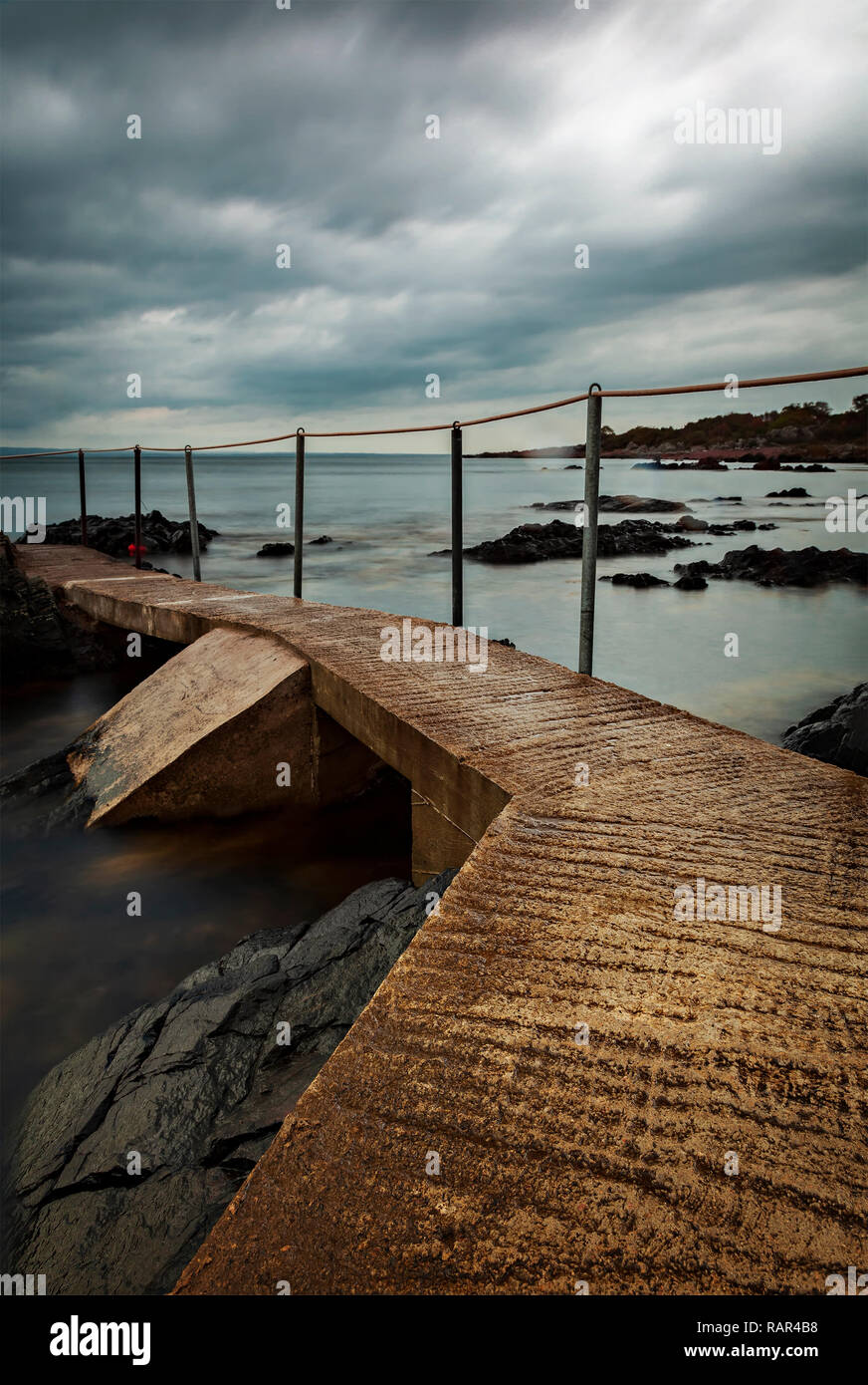 Concrete jetty hi-res stock photography and images - Alamy