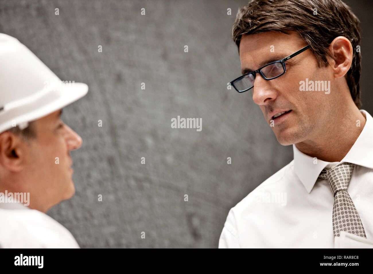 Man in hard hat thinking hi-res stock photography and images - Alamy