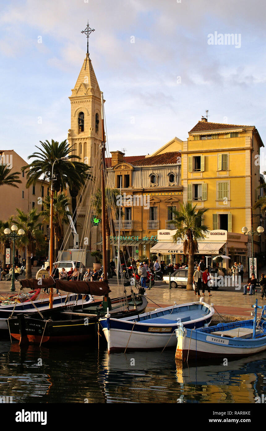 Sanary-sur-Mer in Provence: L'eglise Saint Nazaire in the evening sun ...