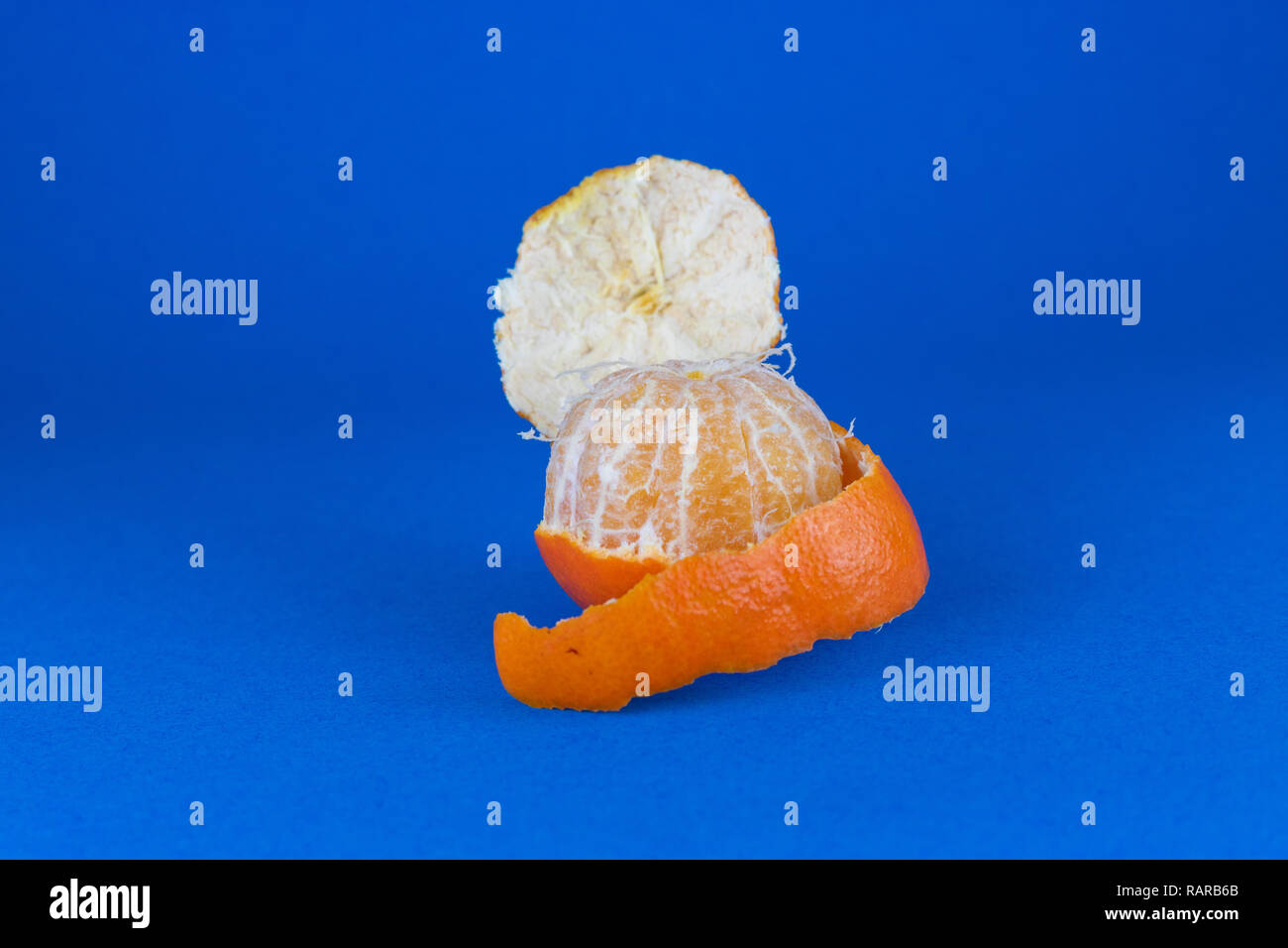 Peeled and unpeeled orange hi-res stock photography and images - Alamy