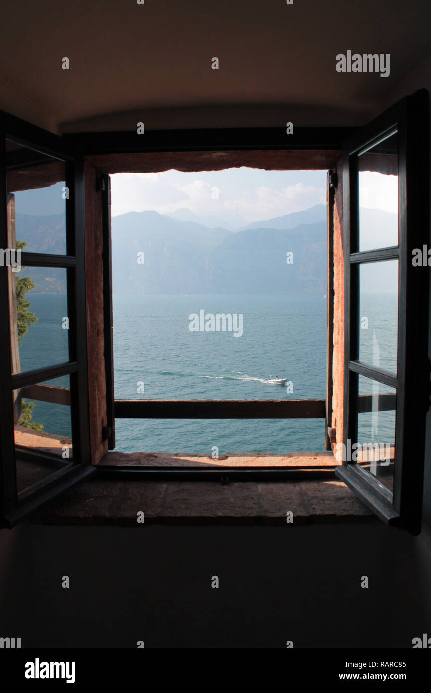 Gardasee boot hi-res stock photography and images - Alamy