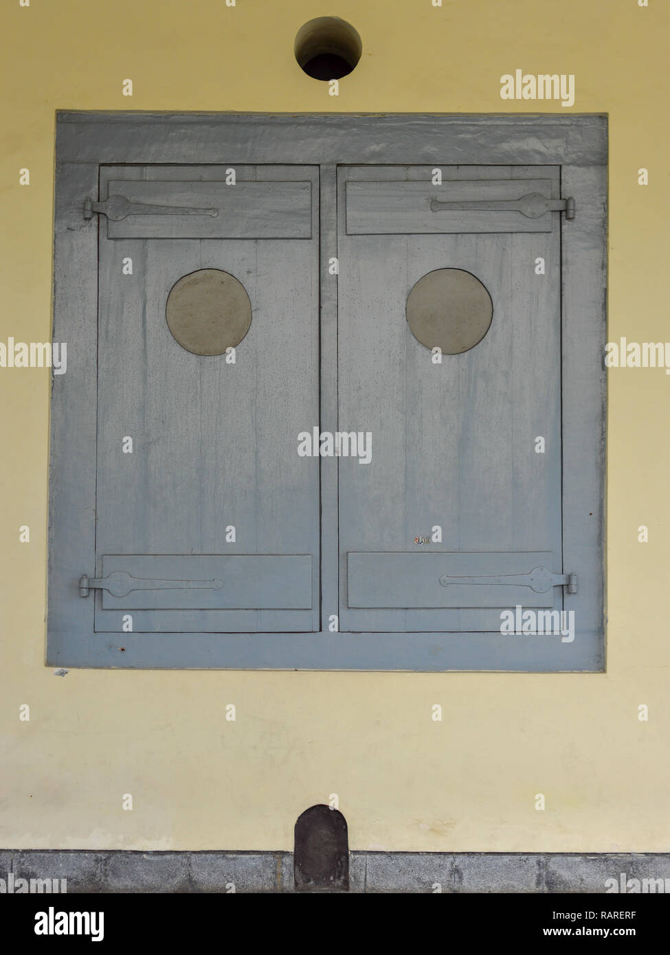 Closed position hi-res stock photography and images - Alamy