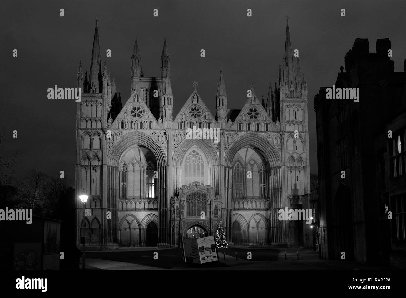 Peterborough cathedral at nightime hi-res stock photography and images ...