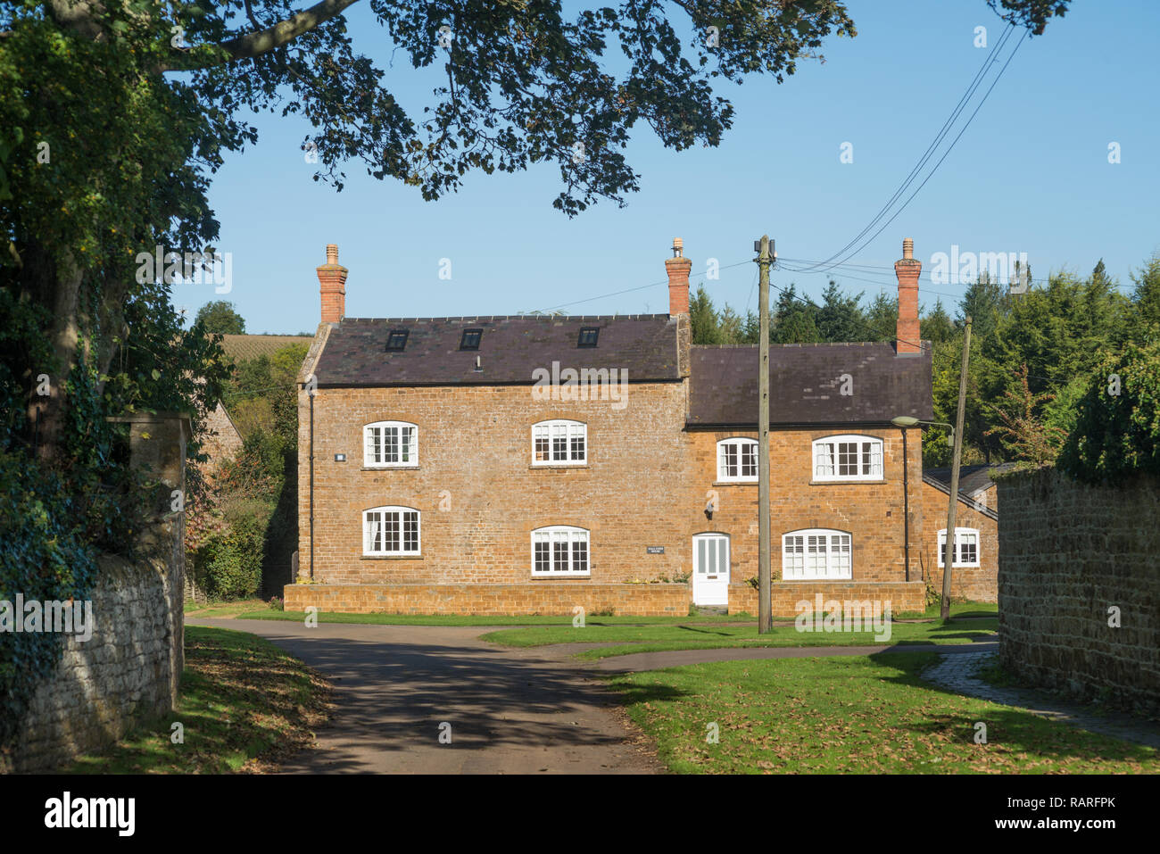 Cotswold farmhouse attractive hi-res stock photography and images - Alamy
